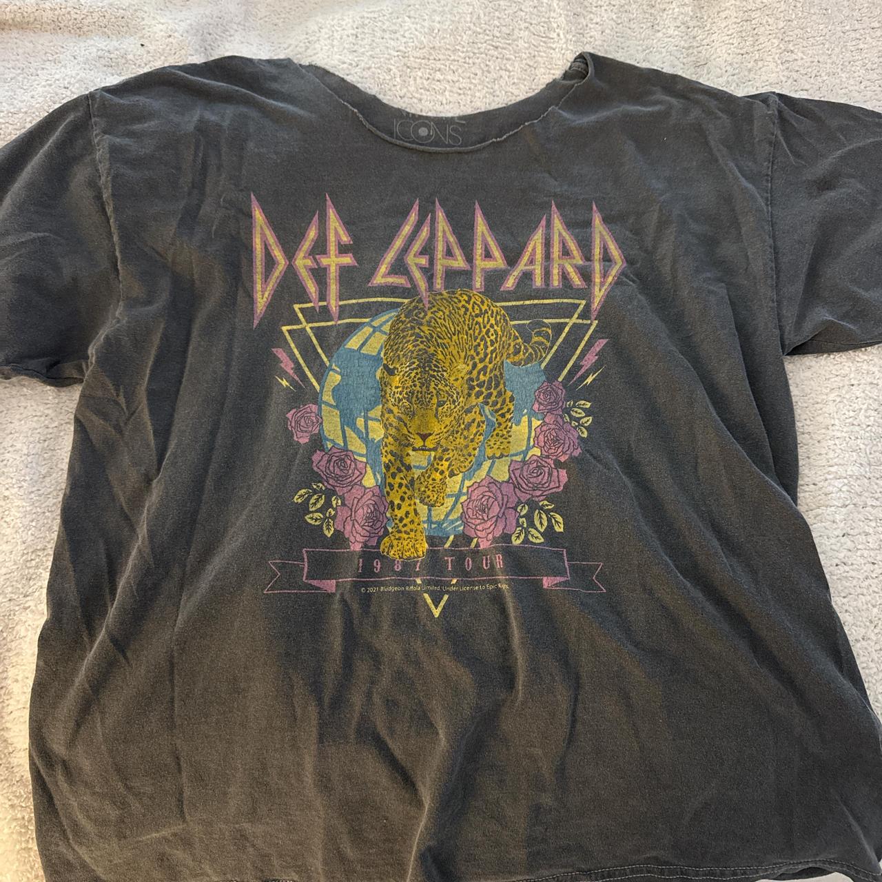 Greyish black Def Leppard graphic tee #rockband neck... | Depop
