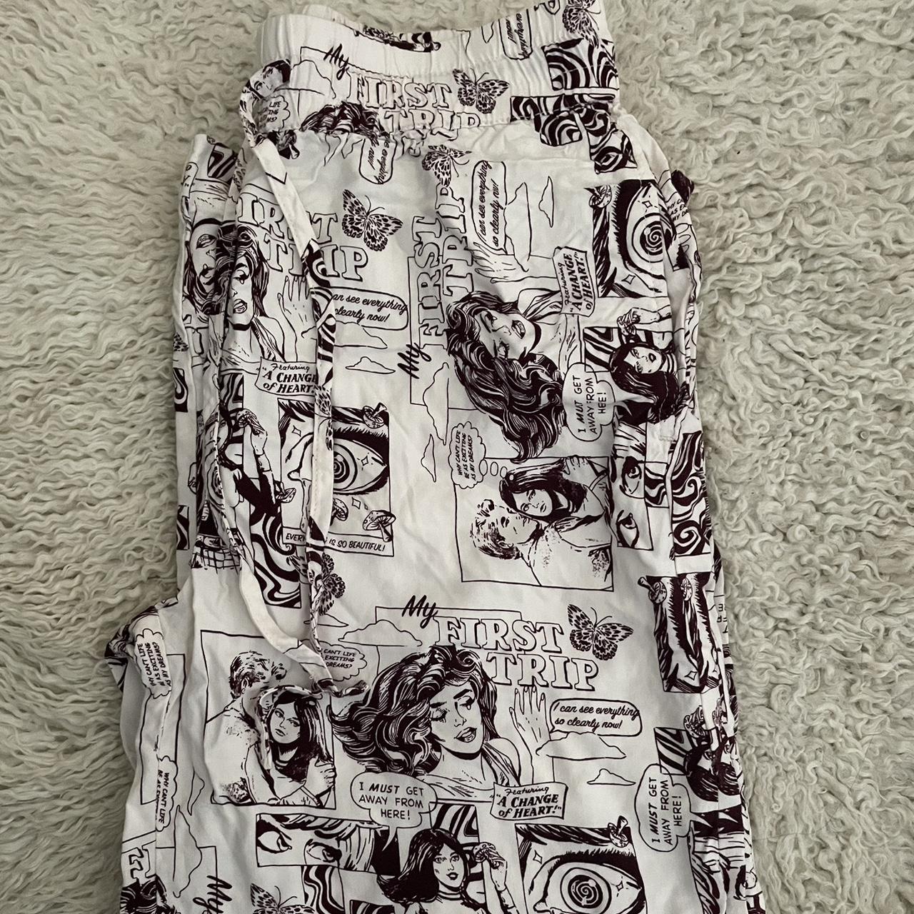Comic style flowy pants from UO Size small - Depop