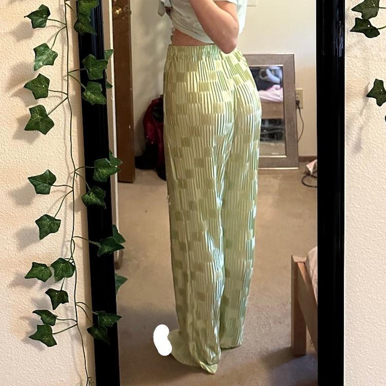Neon green pants! Fun texture - Depop