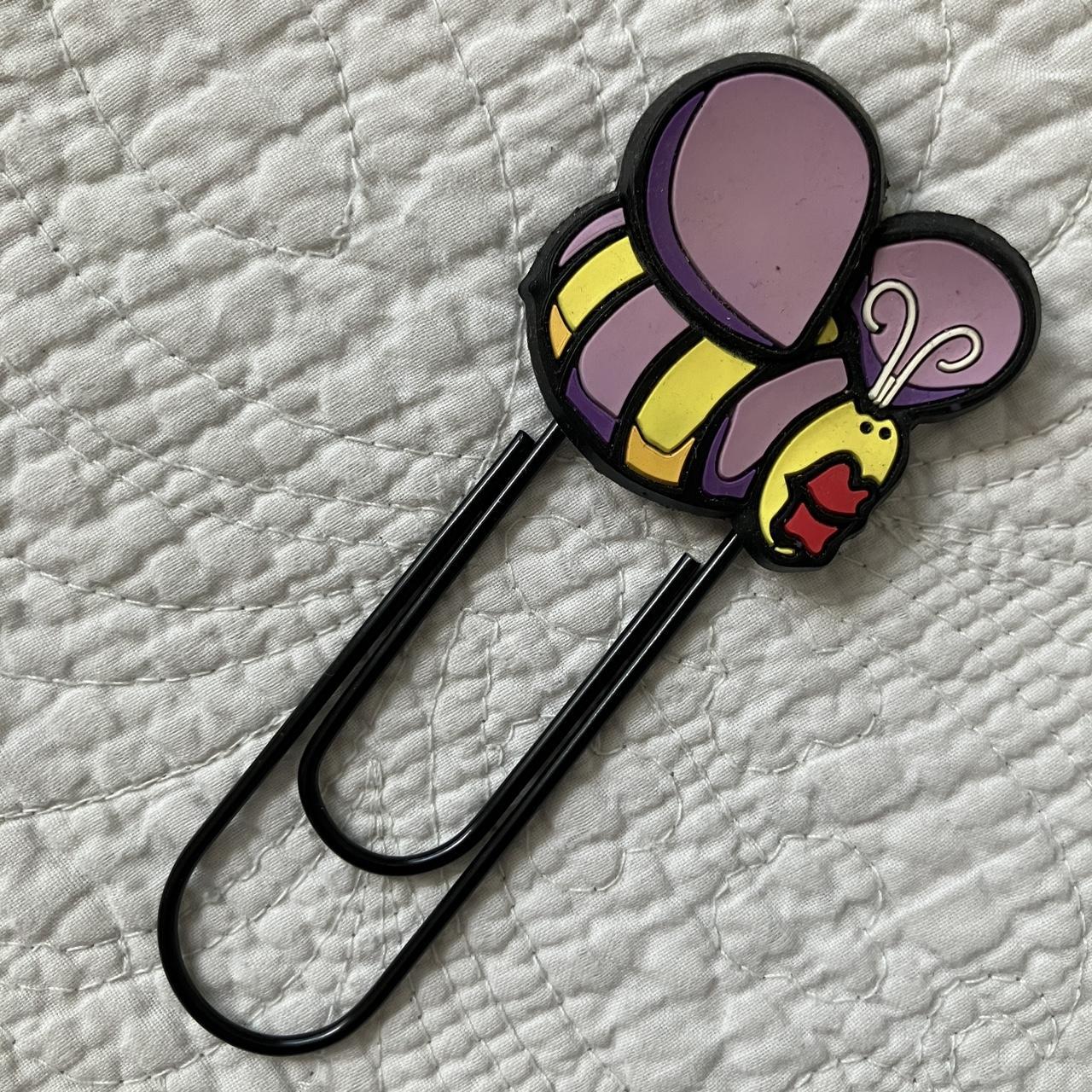 🐝 Queen Bee large paperclip! BUNDLE TO SAVE... - Depop