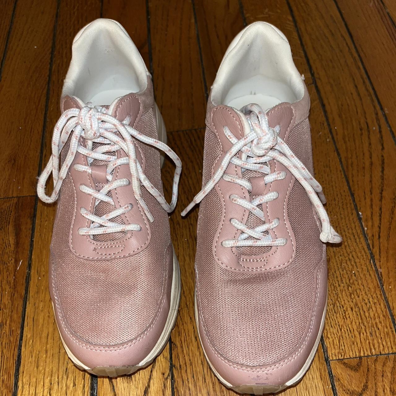 Women's Cream and Pink Trainers | Depop