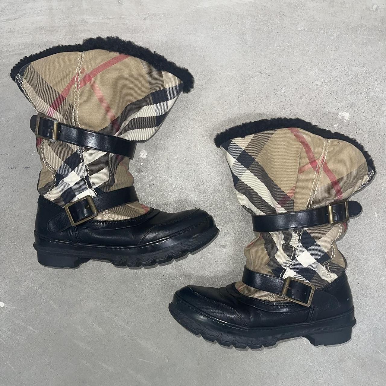 Burberry House check shearling snow boots