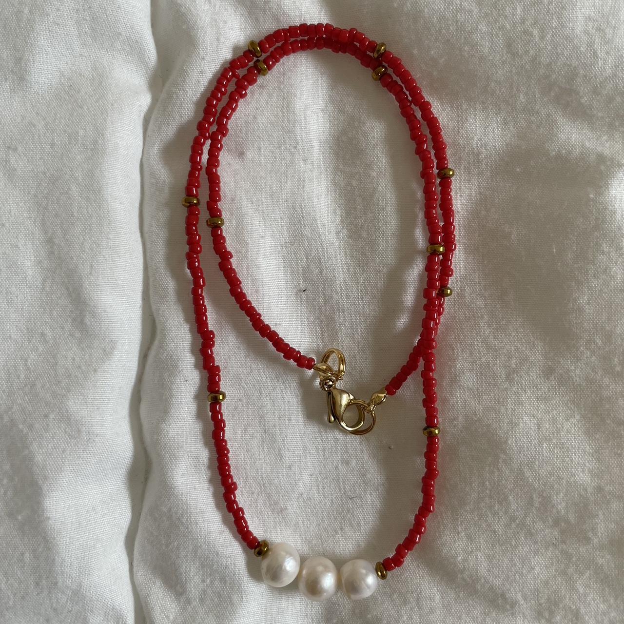 Collana realizzata a mano in corallini Rossi e perle... - Depop