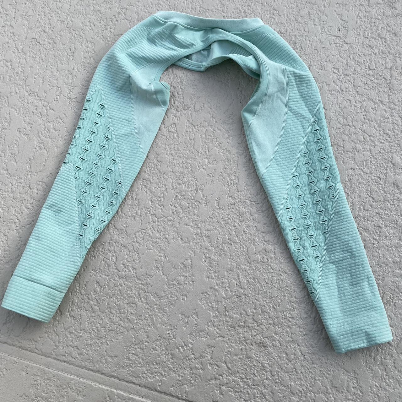 Arm sleeves for gym you wear it with a crop top or... - Depop