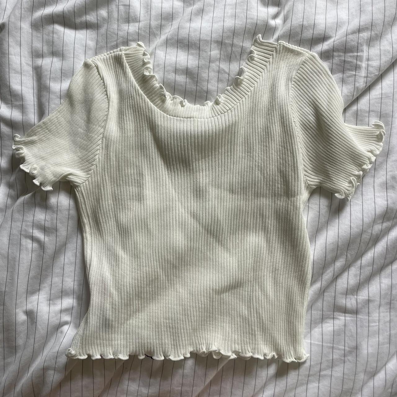 Cream ruched crop top - never worn - fits size S - Depop