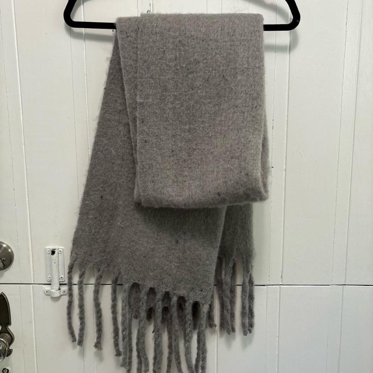 Lemon grey scarf great condition - Depop