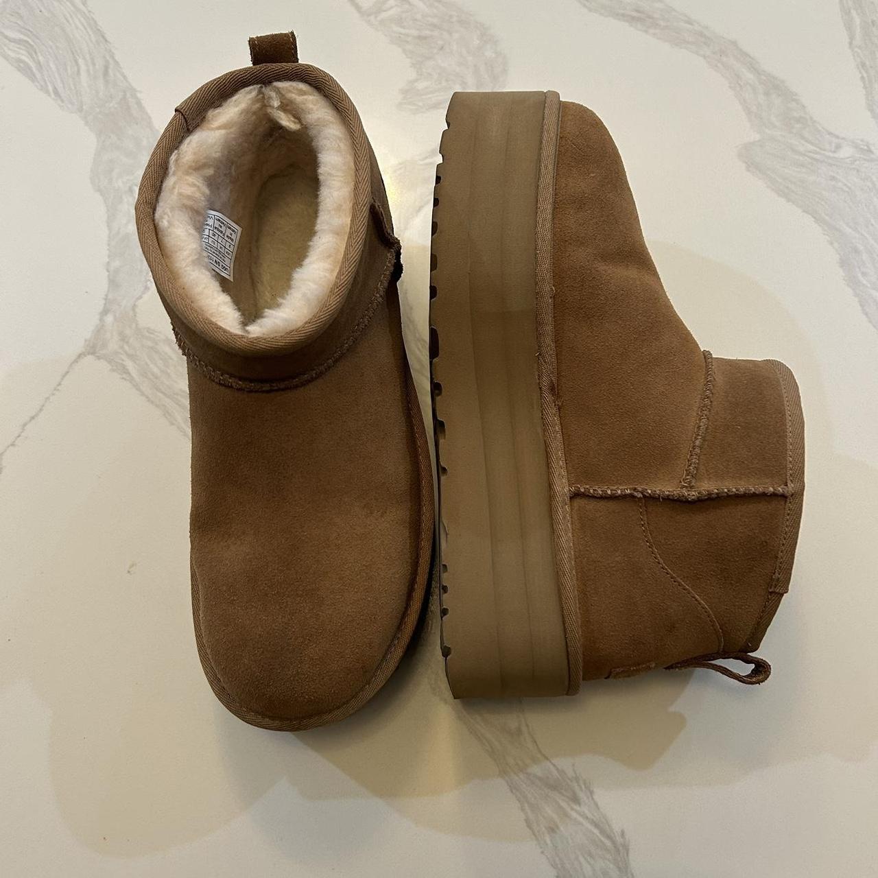 UGG Mini Platform Boots! Size 9 in men/Womens... - Depop