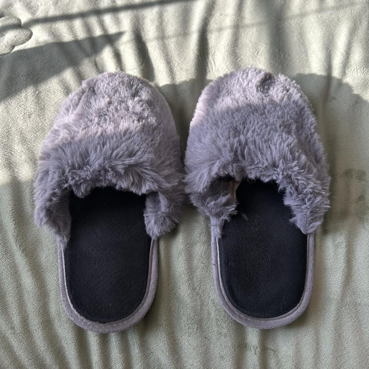 Fluffy slippers 🐏 ⚫️ Grey fluffy slippers ⚫️ Very... - Depop