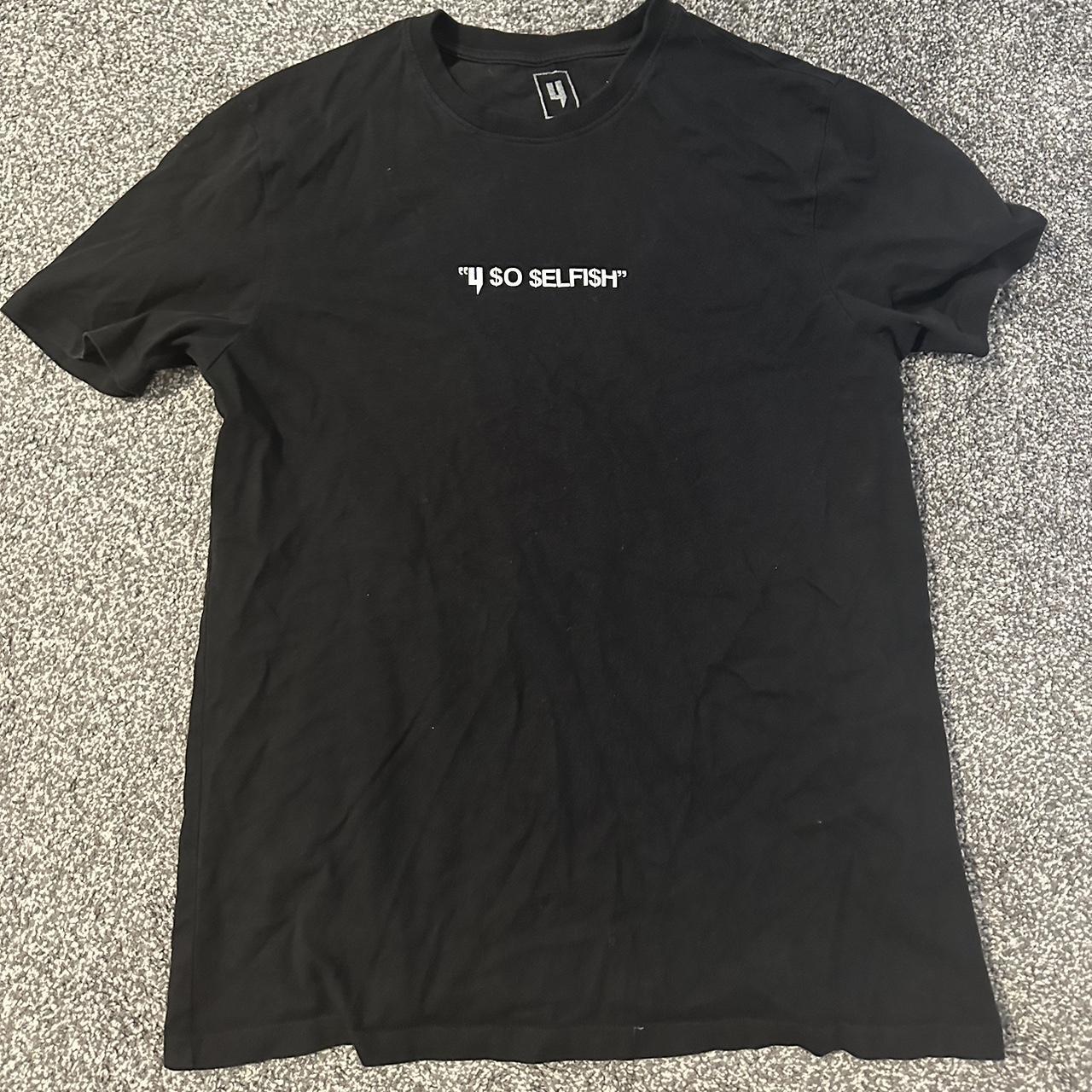 Men’s Yelir world large top - Depop