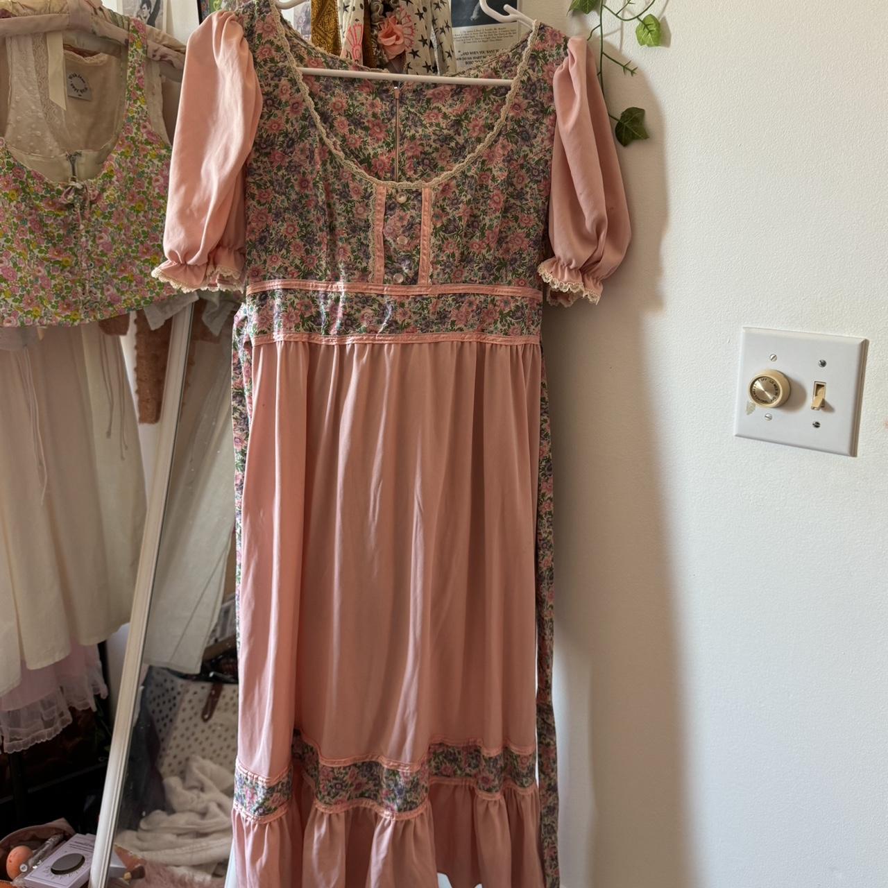 60s vintage prairie style dress that ties in the... - Depop