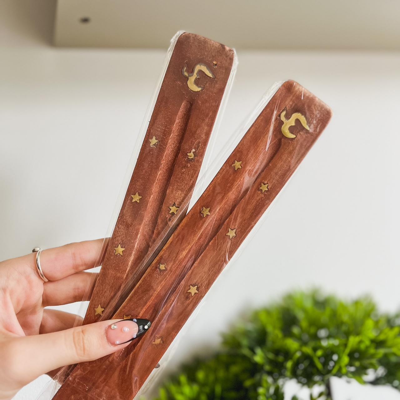 𝐨𝐡𝐦 𝐢𝐧𝐜𝐞𝐧𝐬𝐞 𝐬𝐭𝐢𝐜𝐤 𝐡𝐨𝐥𝐝𝐞𝐫 • ☆} a wooden incense... - Depop