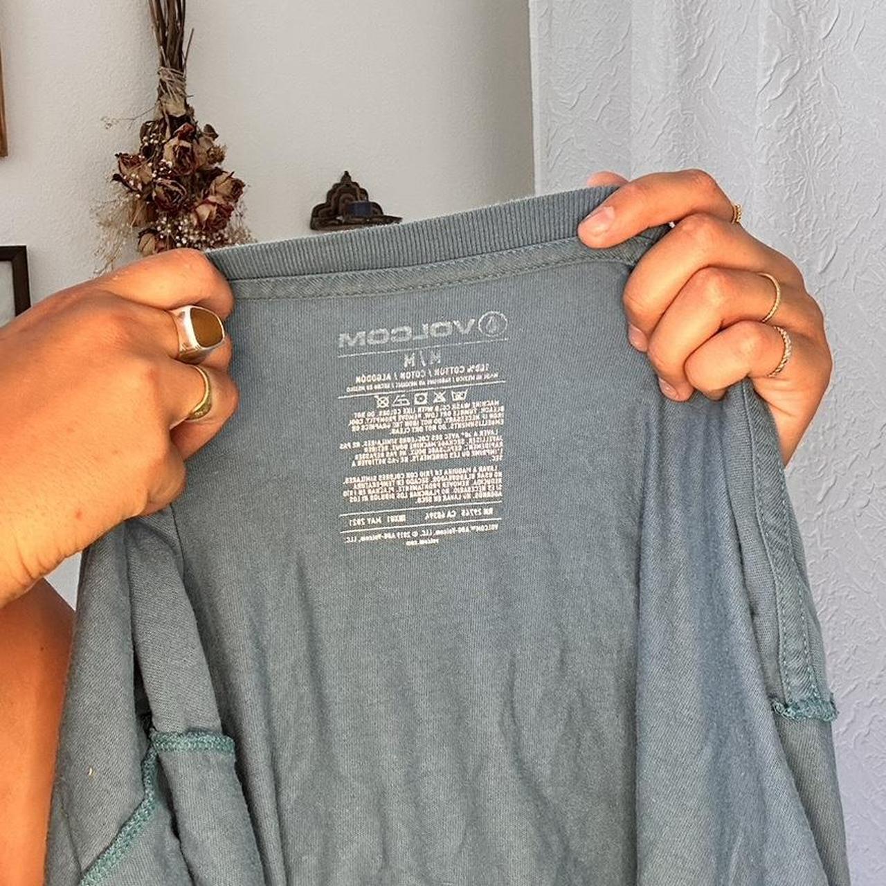 kids volcom shirt that’s rly cute as a baby... - Depop