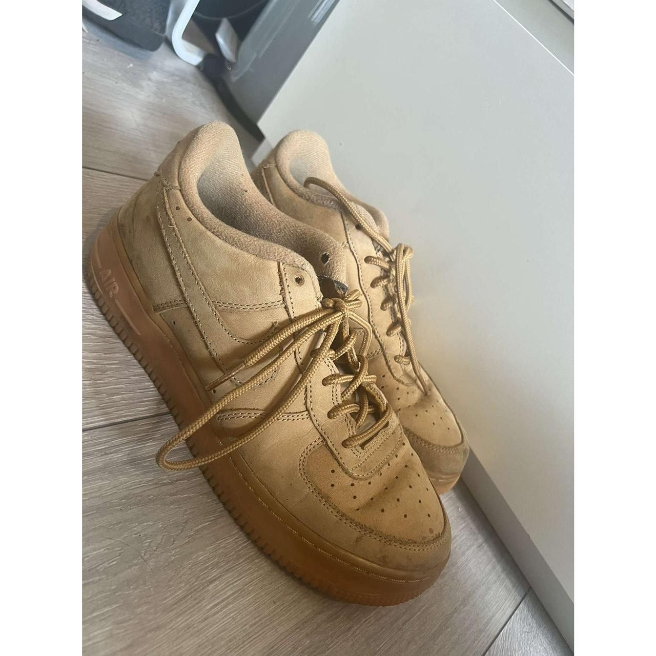 Nike Women's Tan Trainers | Depop