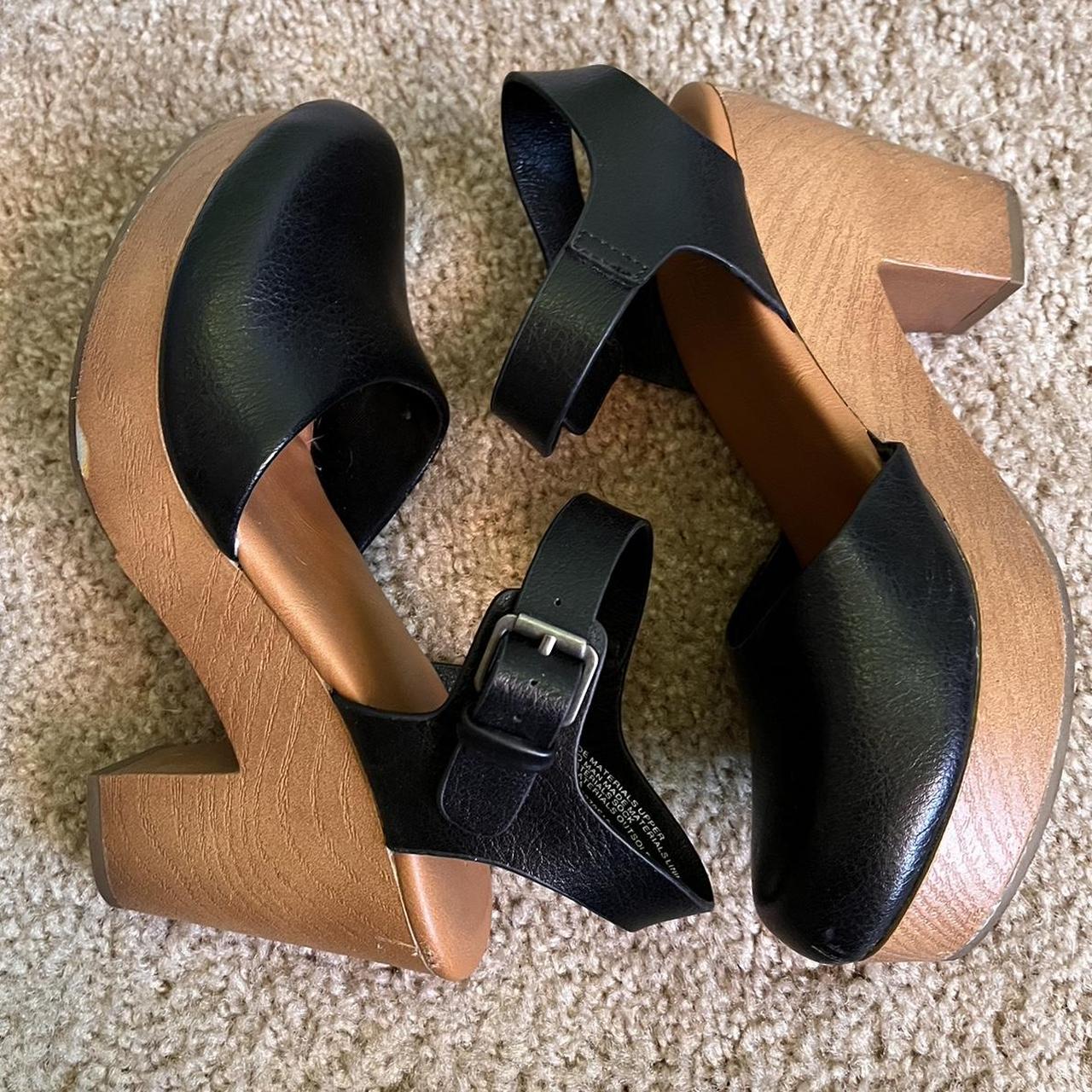 clog heels? Only worn a few times, a few chips but... - Depop