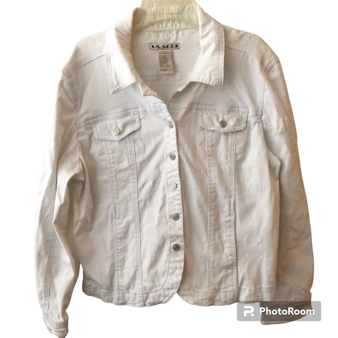 💙Woman’s white jean jacket size XL. There’s a stain... - Depop