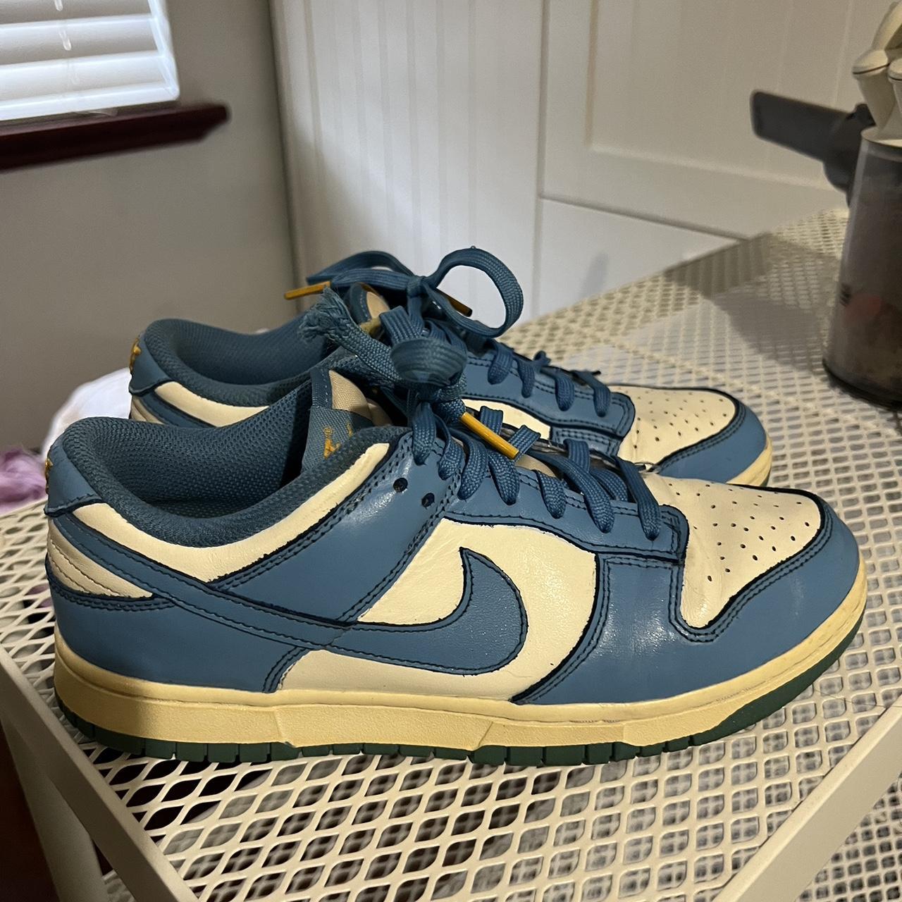 Dunks US7 worn but lots of life left flaws shown.... - Depop