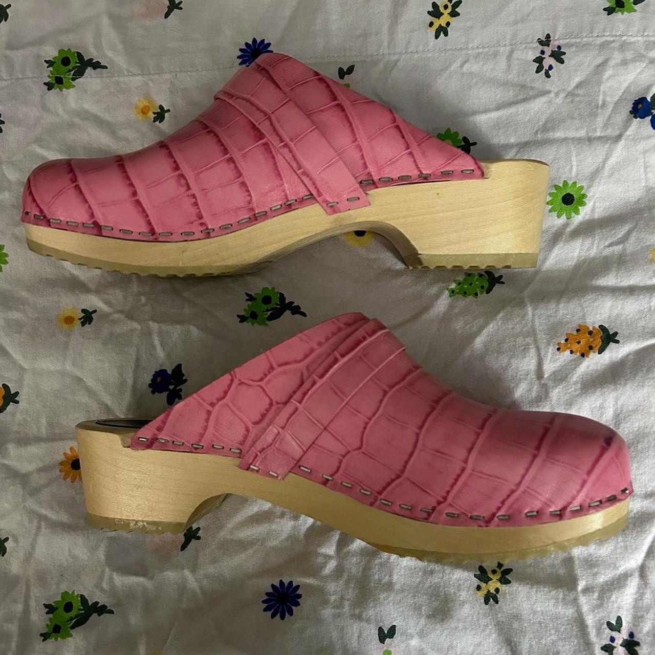 Swedish Hasbeens classic clog in pink croc print 🐊💖.... | Depop