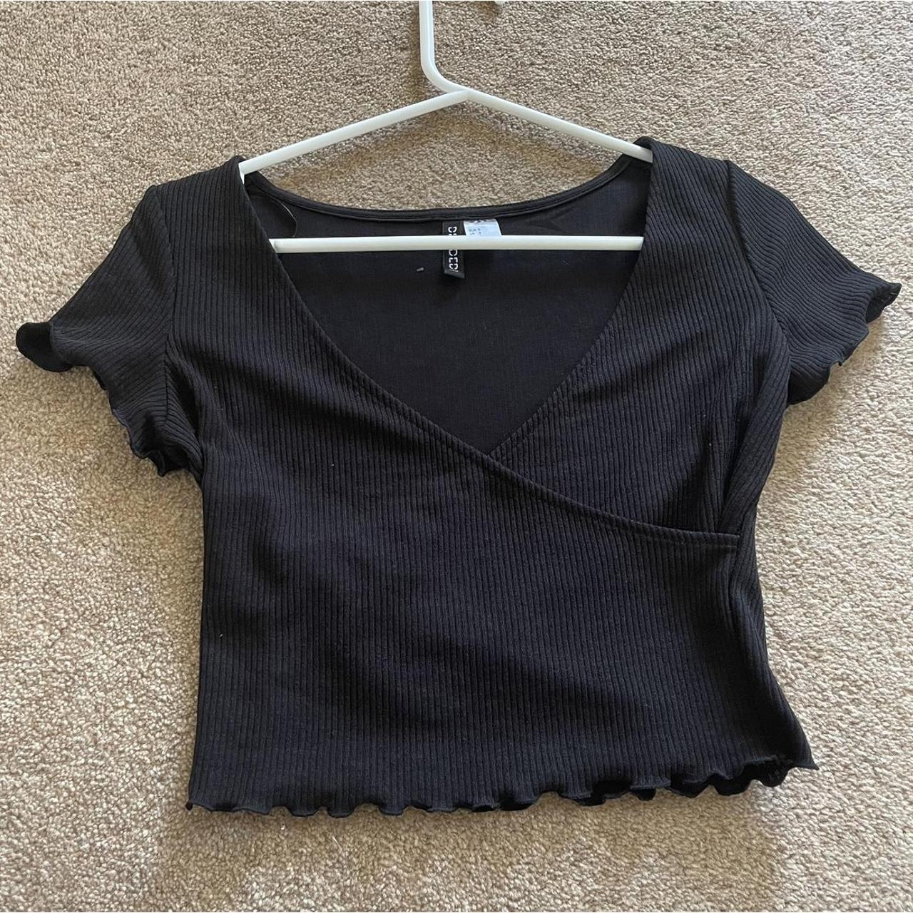 H&M Women's Black Crop-top | Depop