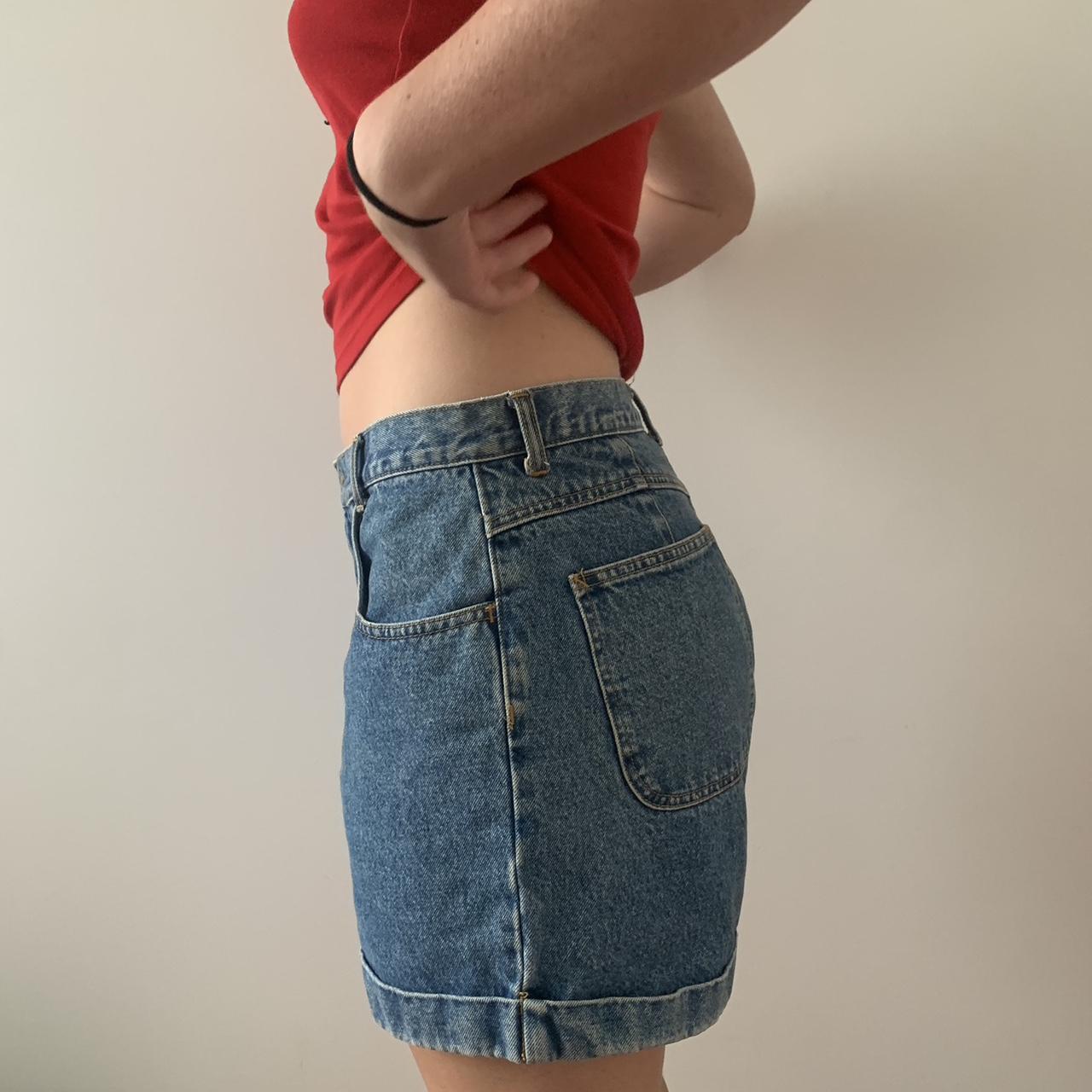 - Oversized shorts. - These are so cute, I just... - Depop