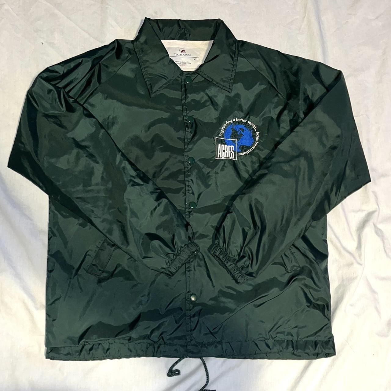 medium size green windbreaker (fits like a large) - Depop