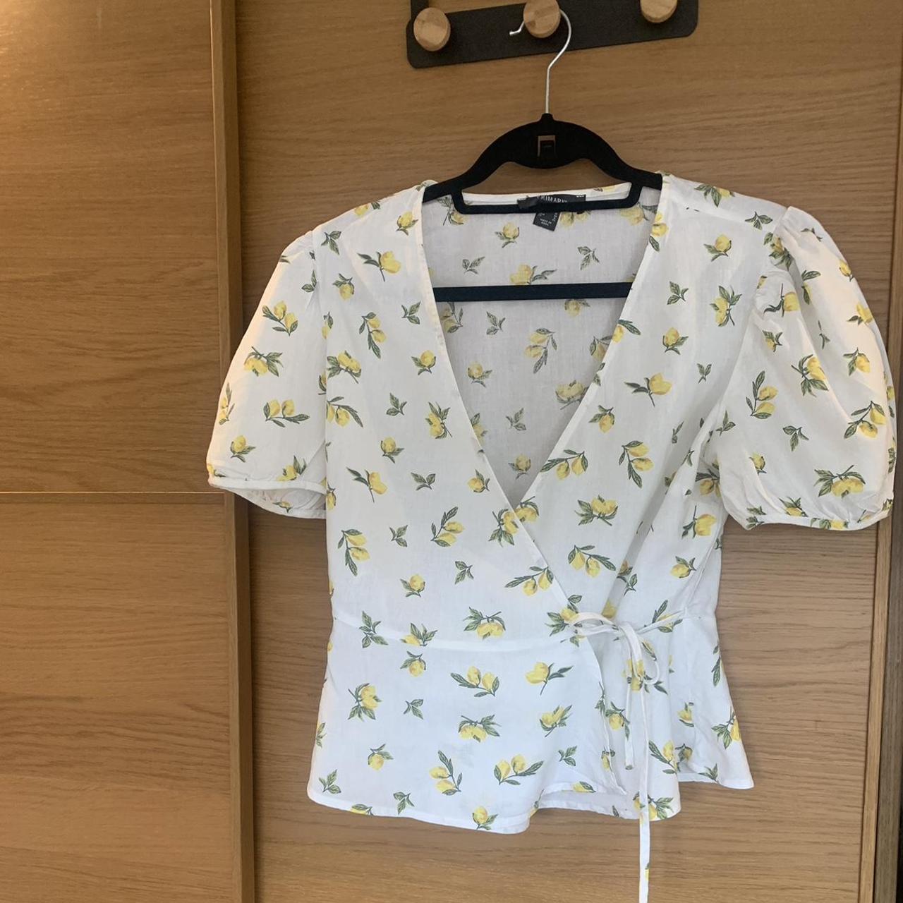 Lemon print wrap blouse Super super pretty and linen... - Depop