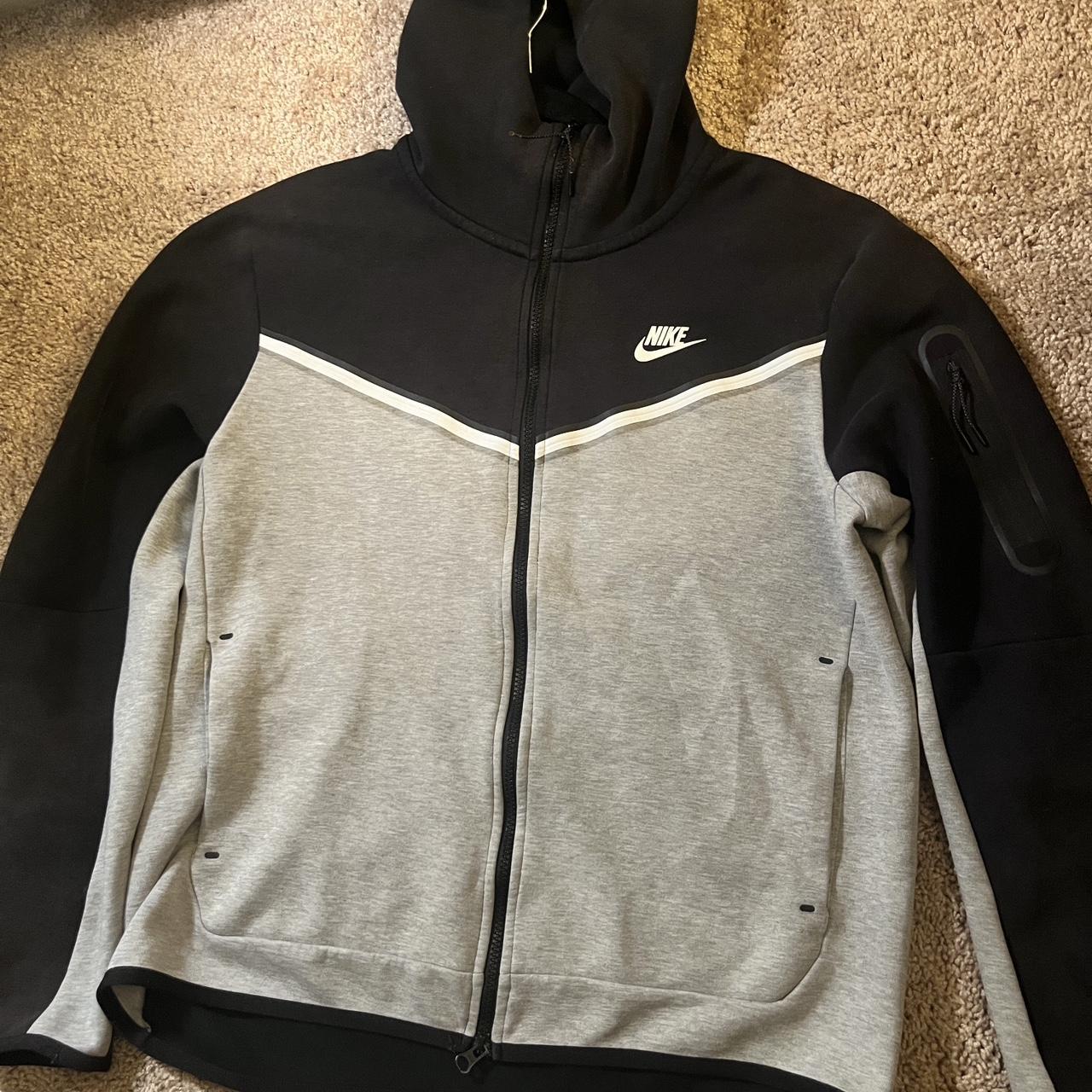 Black and grey Nike tech | Depop