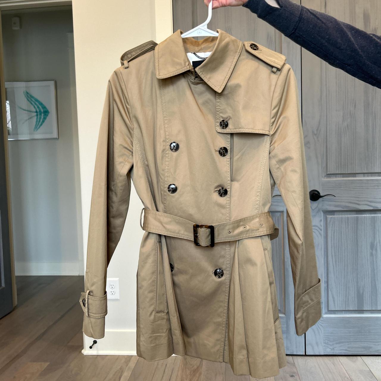 Banana Republic Tan trench coat with belt #trenchcoat - Depop
