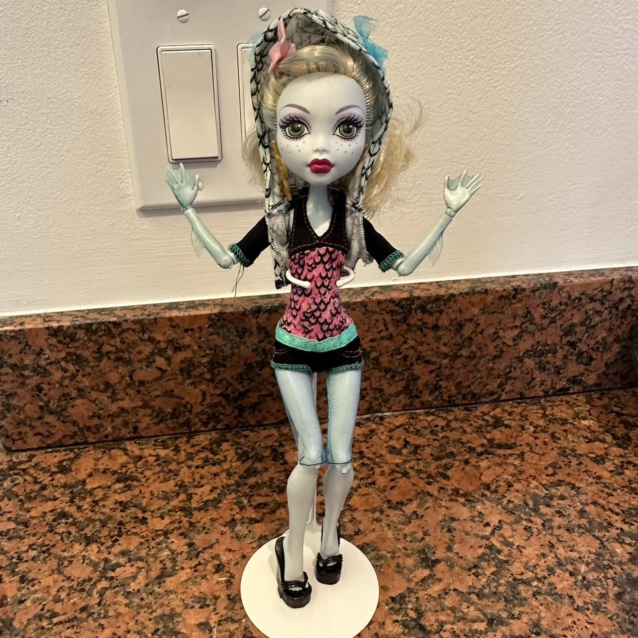 Hot Topic Blue and Pink Dolls-accessories | Depop