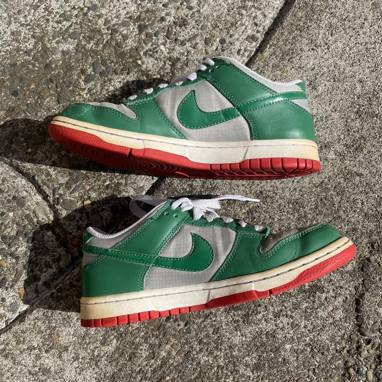 Nike Women's Green and Grey Trainers | Depop