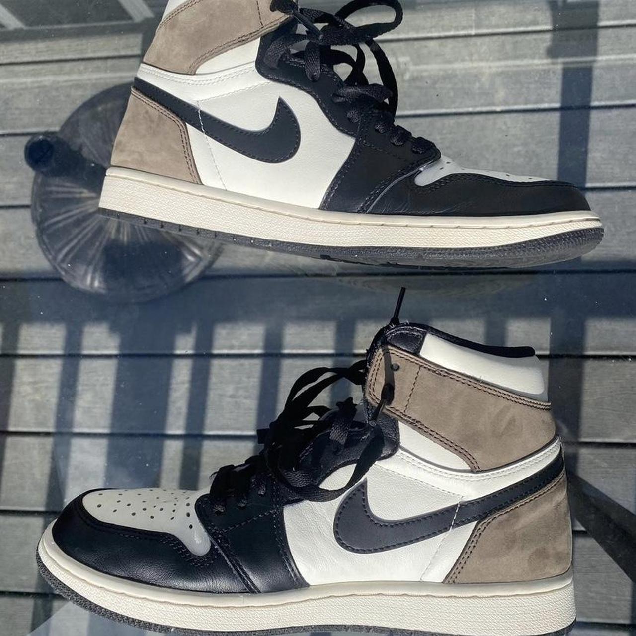 Jordan 1 Mocha from first SNKRS drop, worn