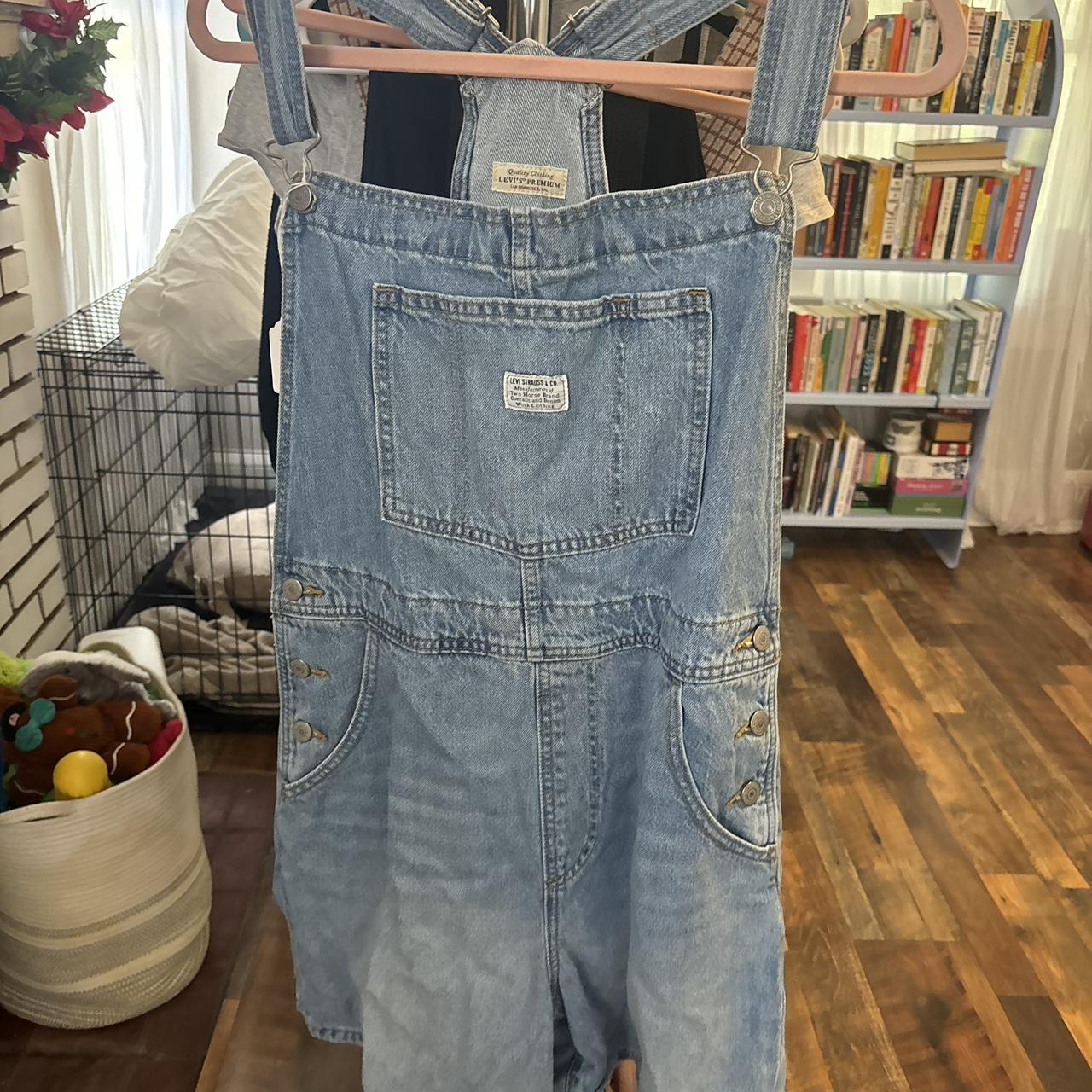 Levi's denim overall shorts #denimshorts - Depop