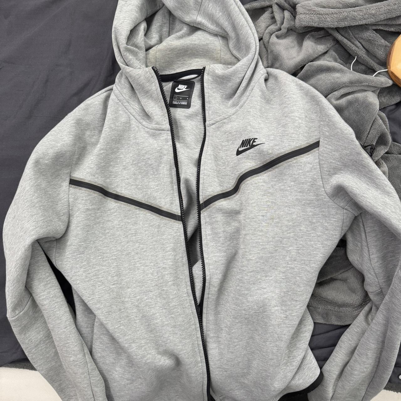 Nike tech fleece light grey Size Large men’s - Depop