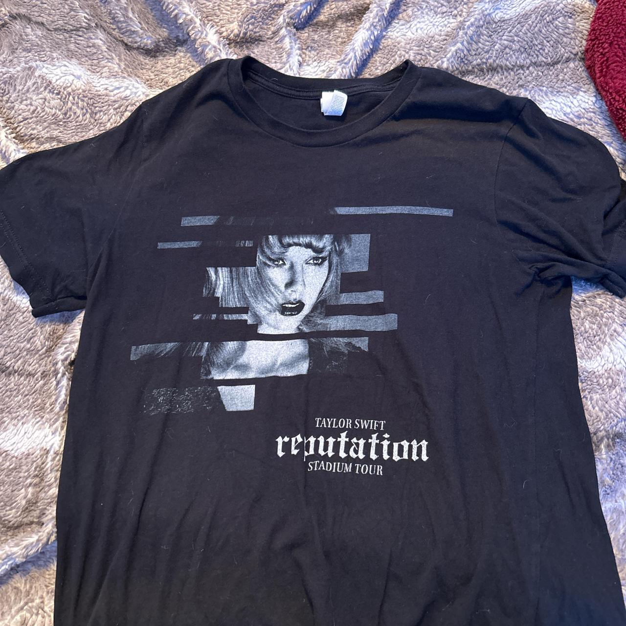 taylor swift reputation world tour shirt size... - Depop
