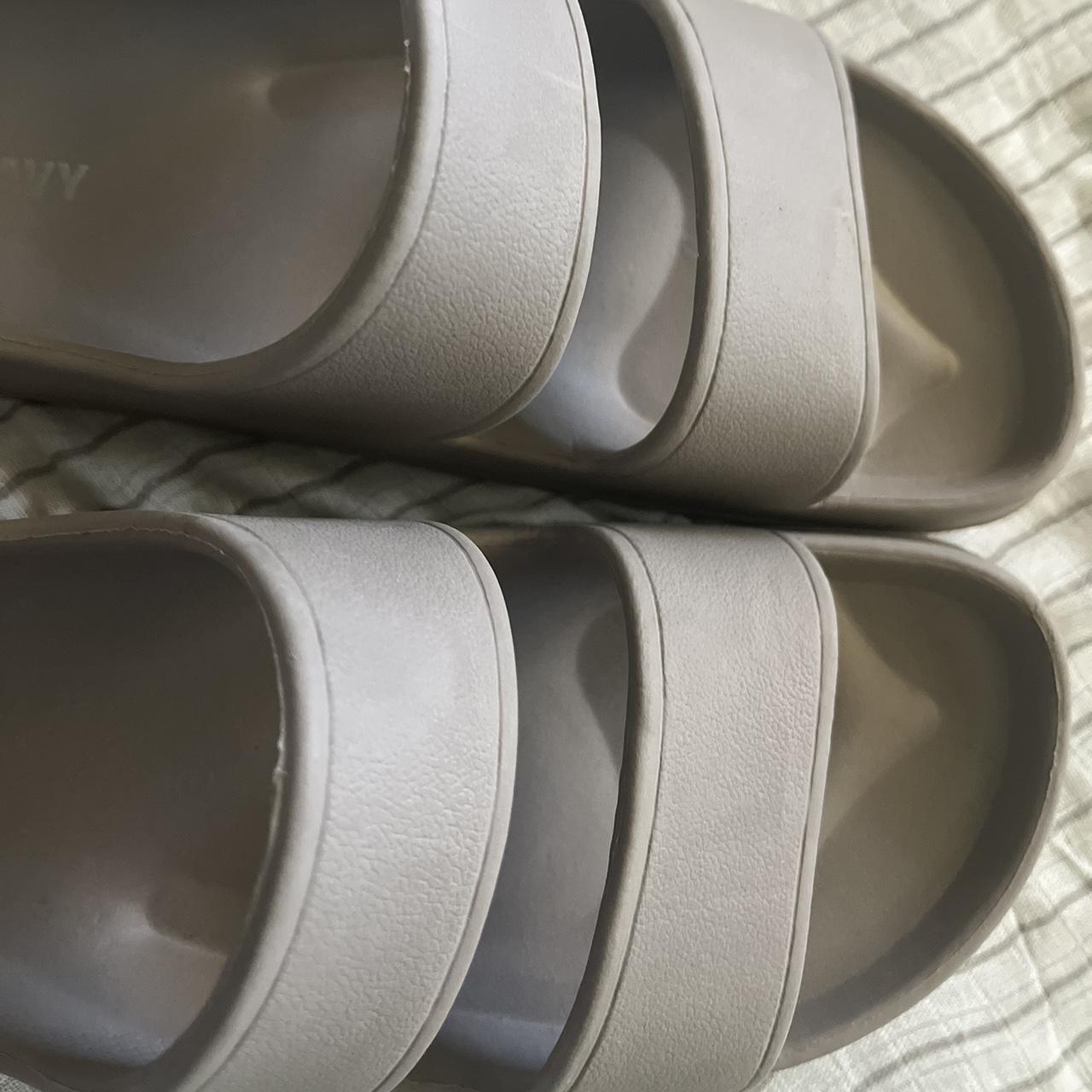 Grey old navy slides size 6 - Depop
