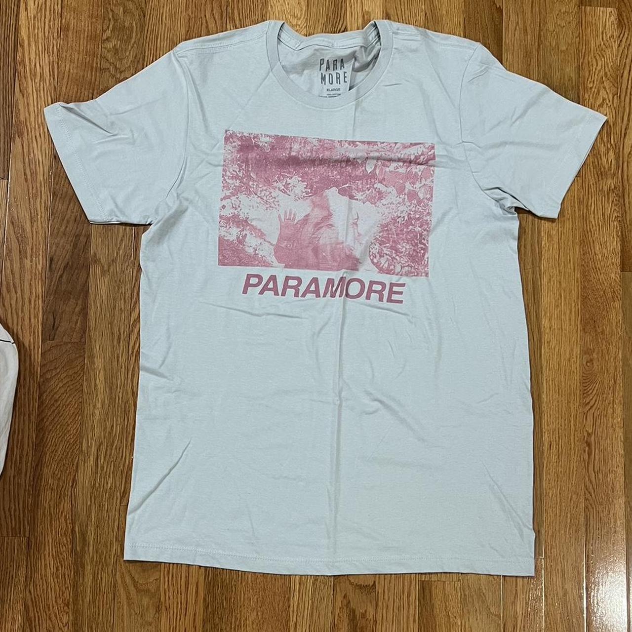 Light gray XL paramore tee shirt Never worn #band... - Depop