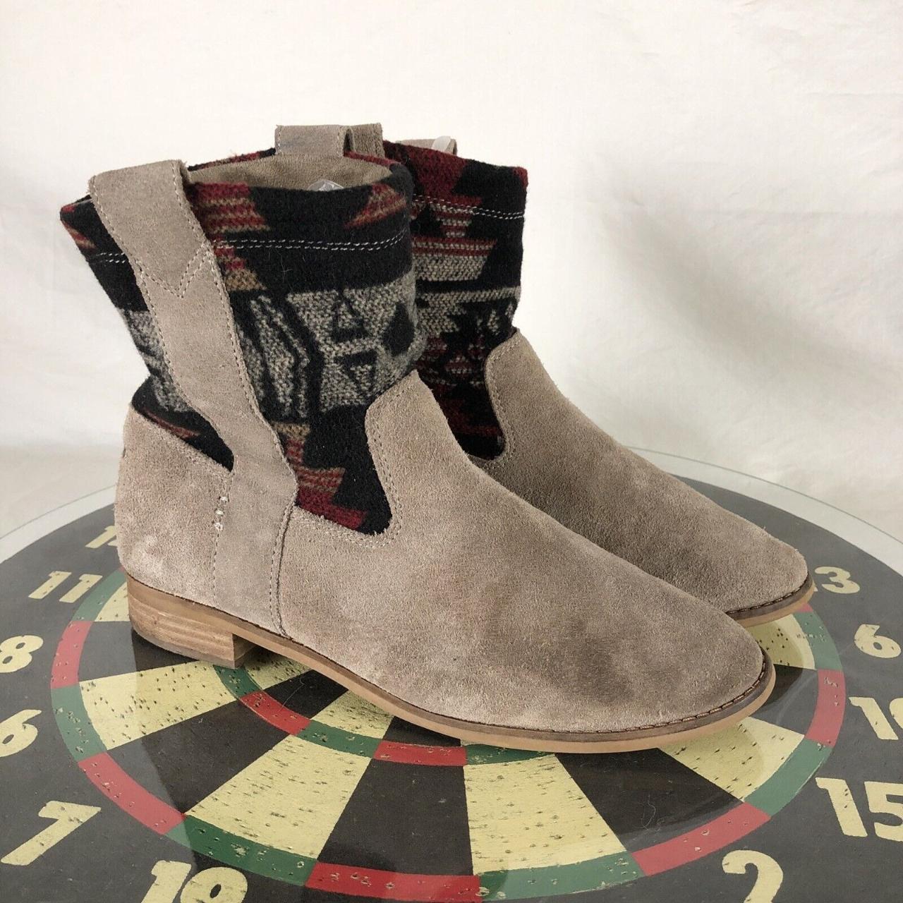 TOMS Women's Brown Boots | Depop