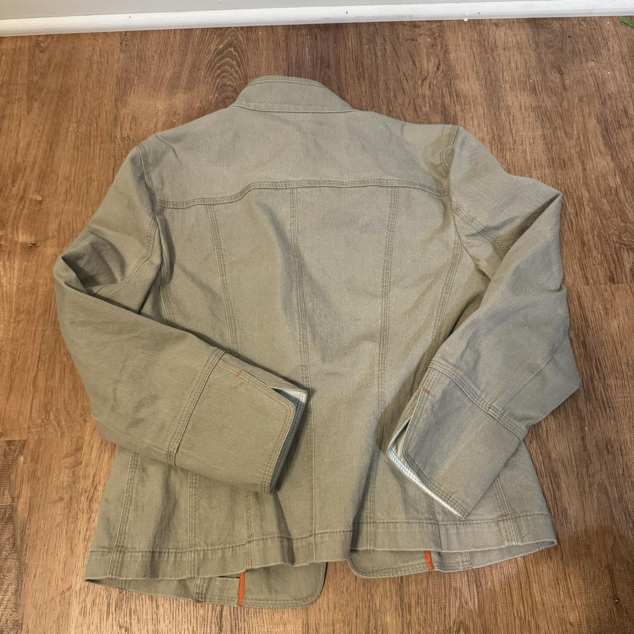 Elie Tahari Jacket with buttons size small So cute... - Depop