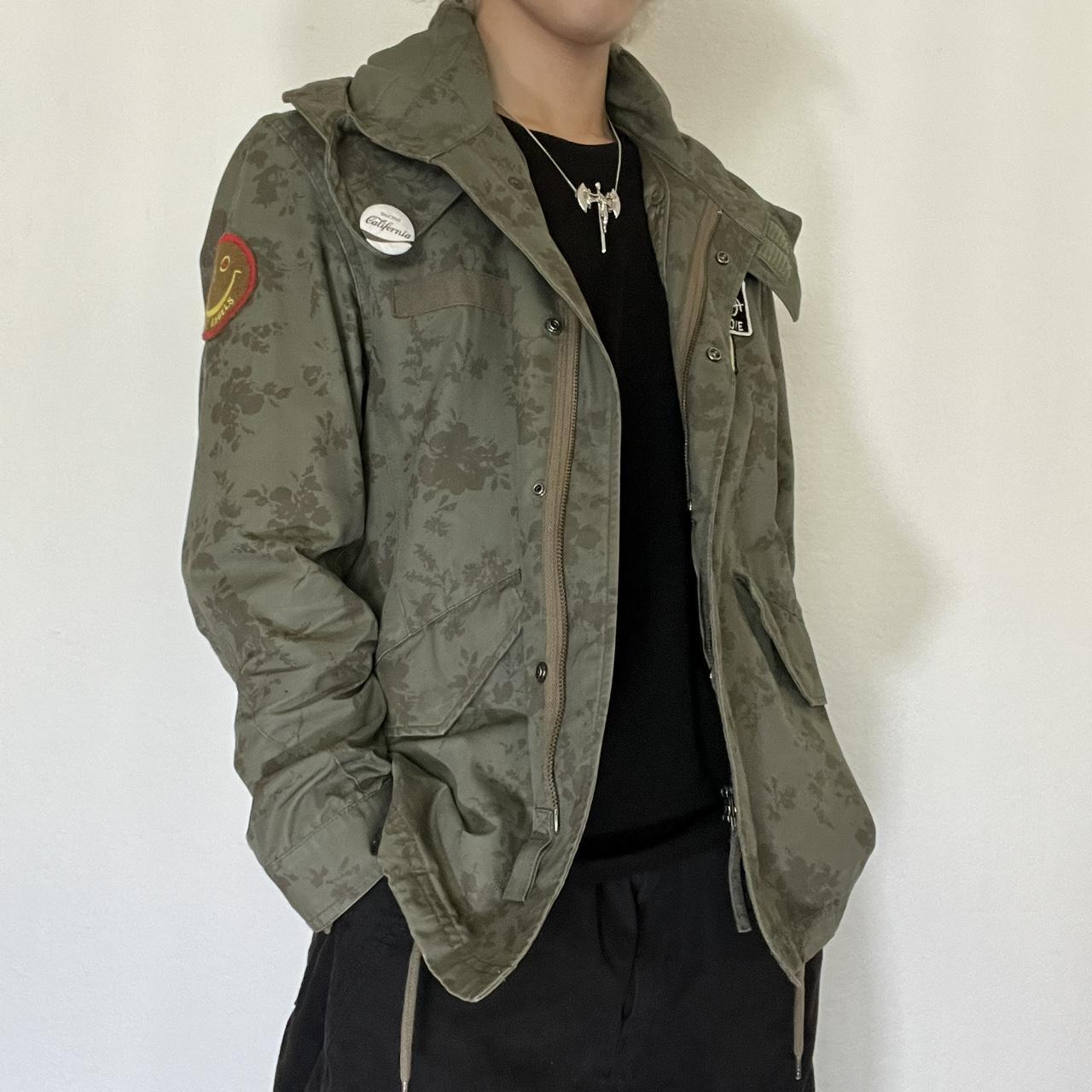 Army style Jacket/ Coat Fits Medium Model: 5'7 | 115... - Depop