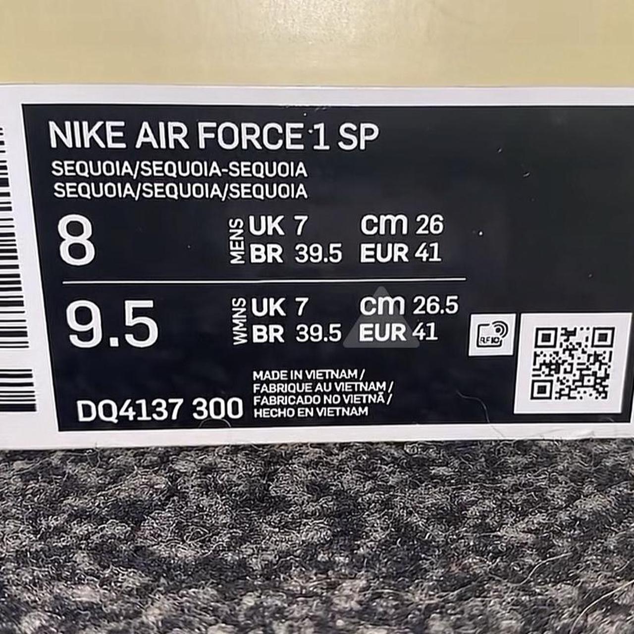 Nike Women's Green Trainers | Depop