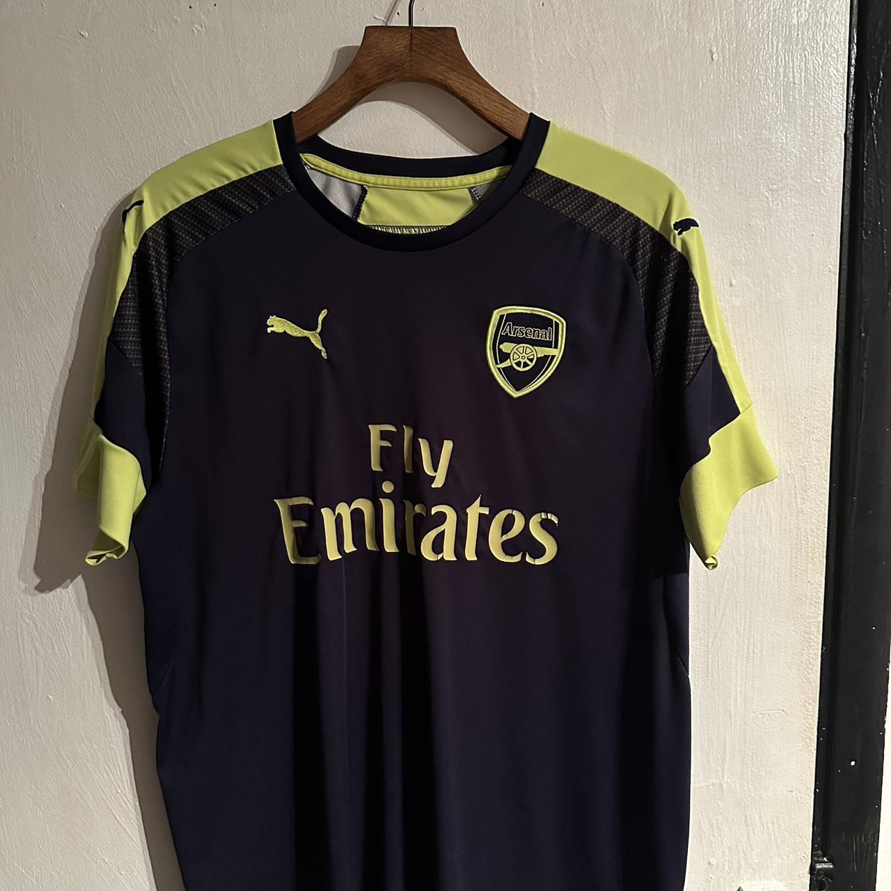 Arsenal 2016-17 Third kit Men’s XL - Depop