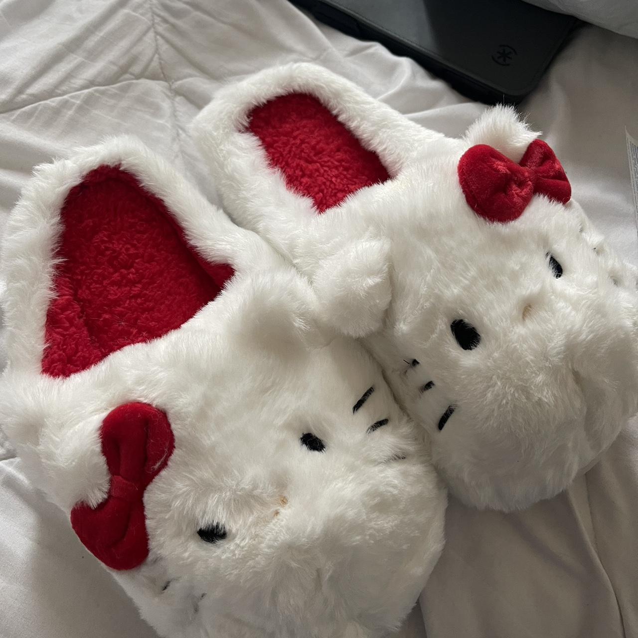 Hello kitty slippers - Depop
