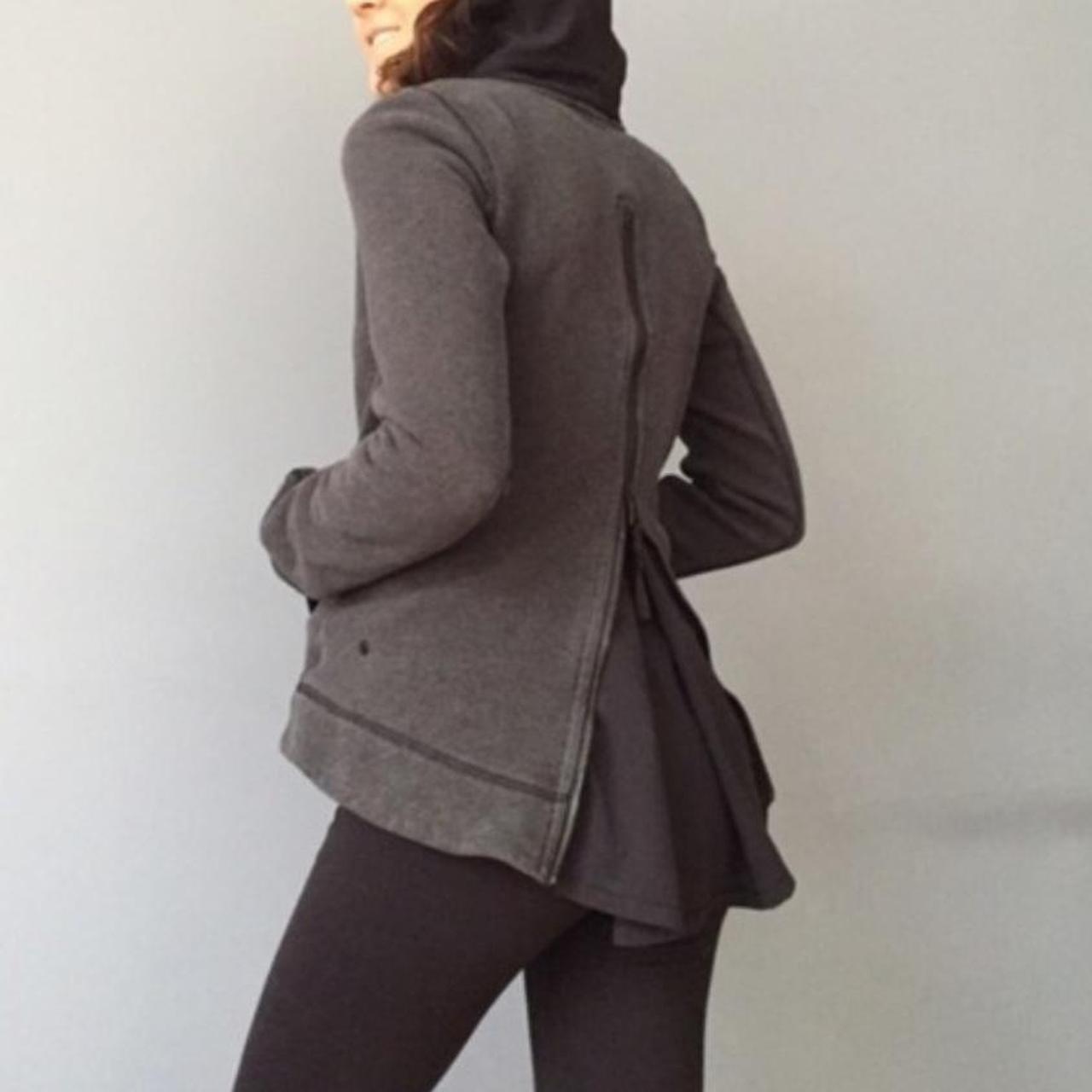 lululemon jacket with cute back -its the en route... - Depop