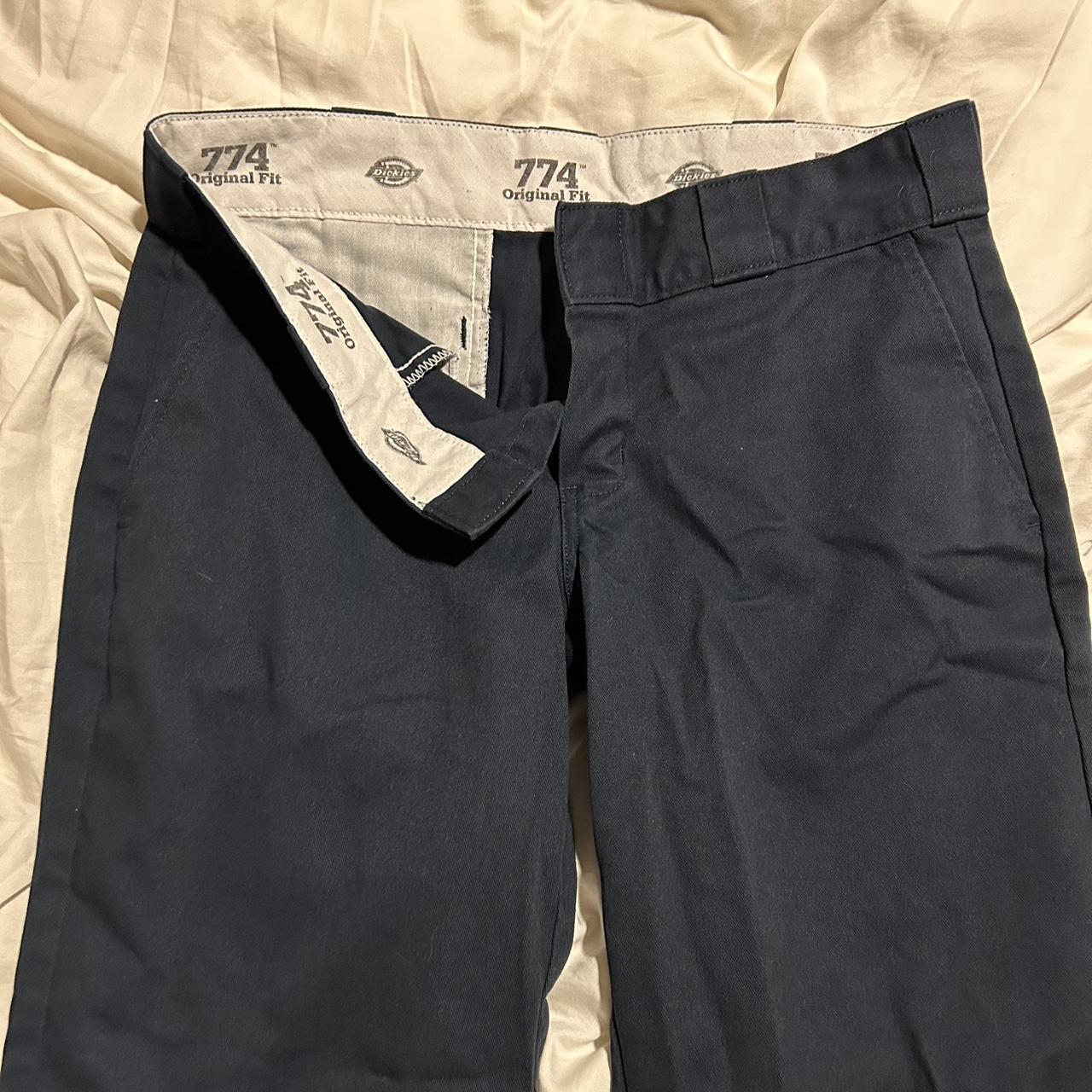 Dickies pants size 32/32 I’d guess. I didn’t find a... - Depop