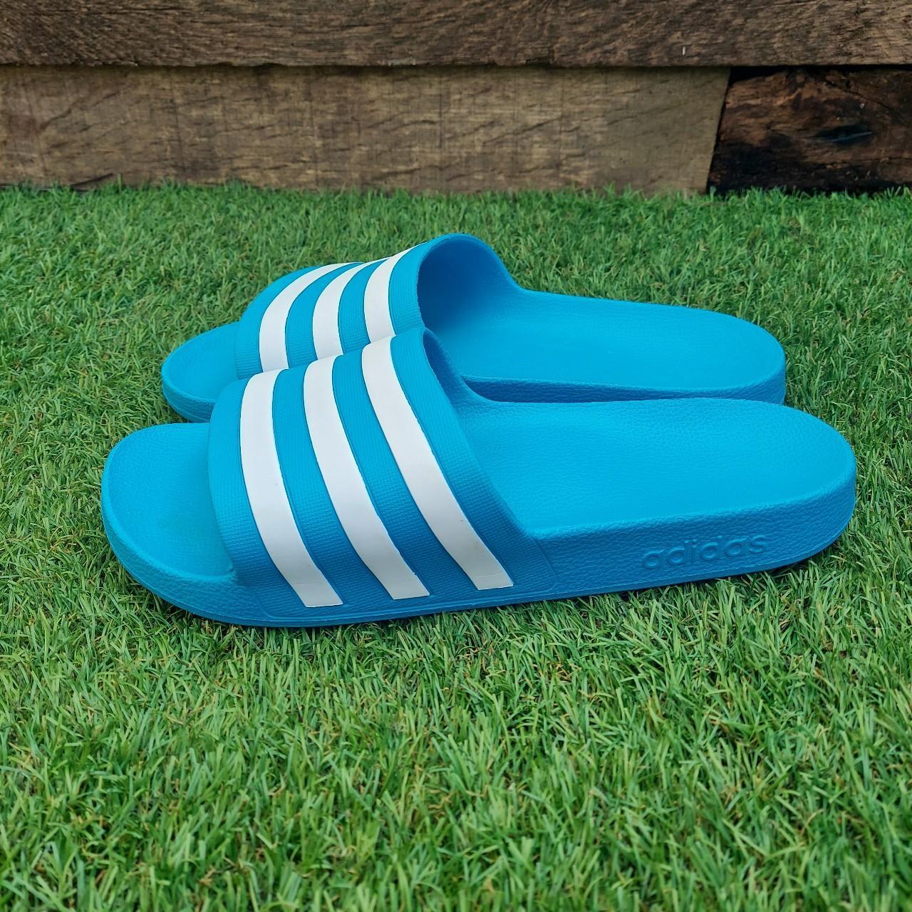 Adidas Men's White and Blue Slides | Depop