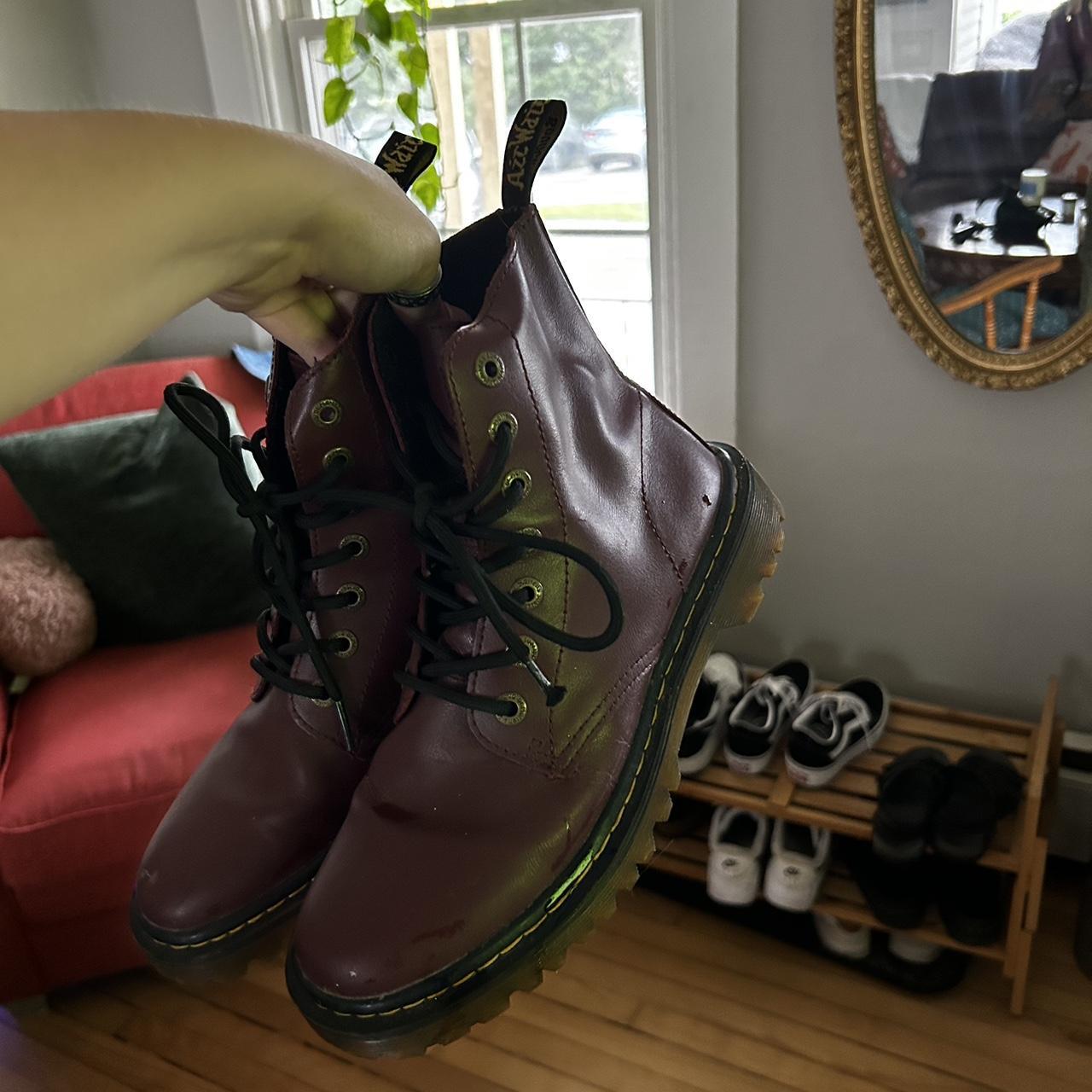 Doc Marten // 1460 SMOOTH LEATHER LACE UP BOOTS - Depop