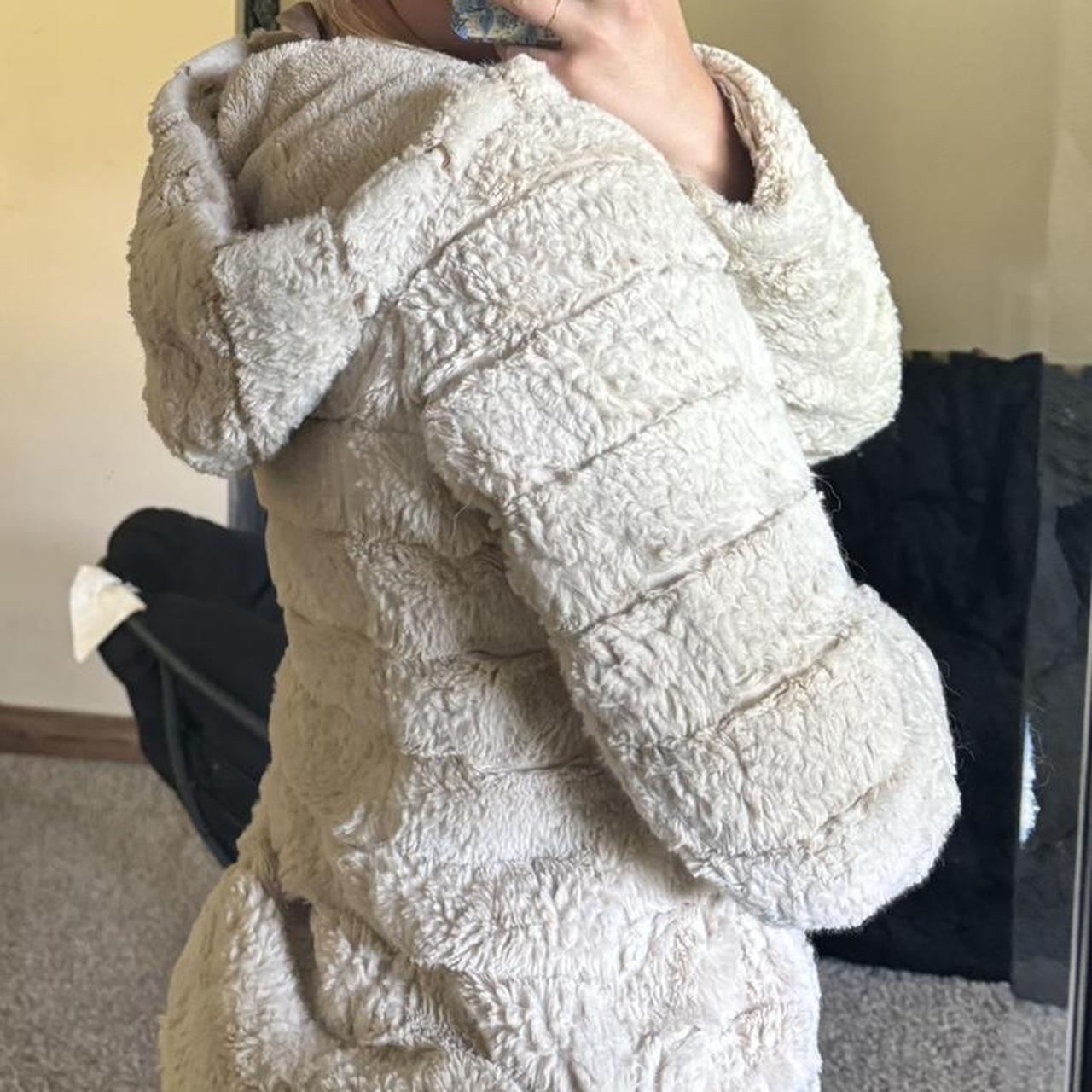 White/cream fluffy jacket Super thick and keeps you... - Depop