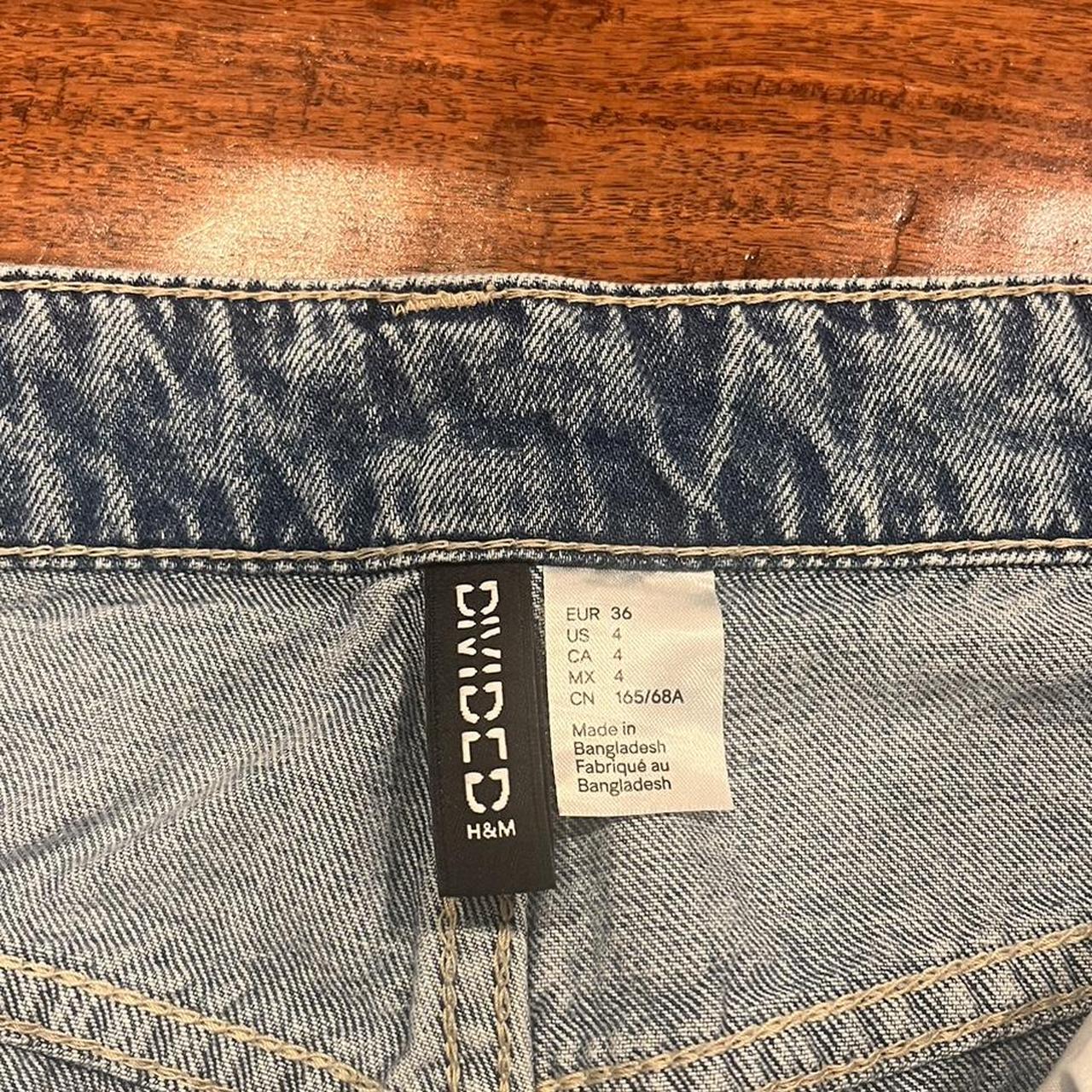 H&M Divided 90s Baggy Highrise Denim Jeans with... - Depop