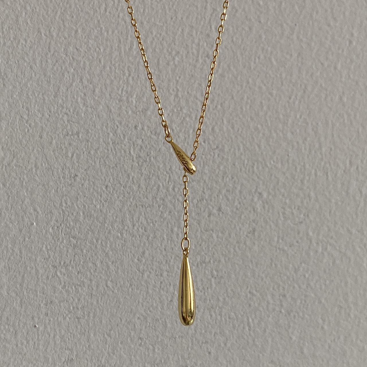 Teardrop Elegance Pendant Necklace —— Gold -... - Depop