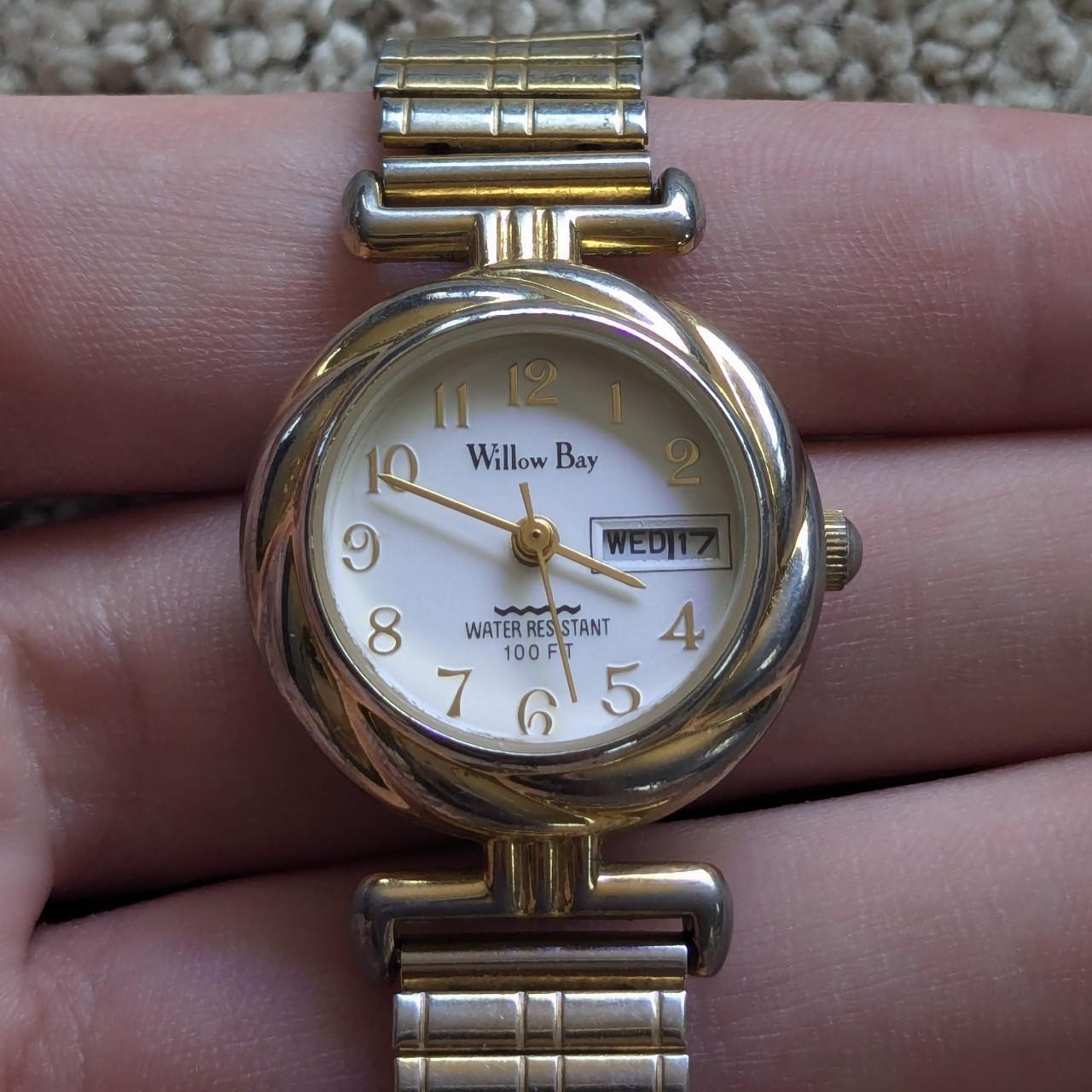 GOLD STRETCH BAND WATCH New battery as of 07/2024... - Depop