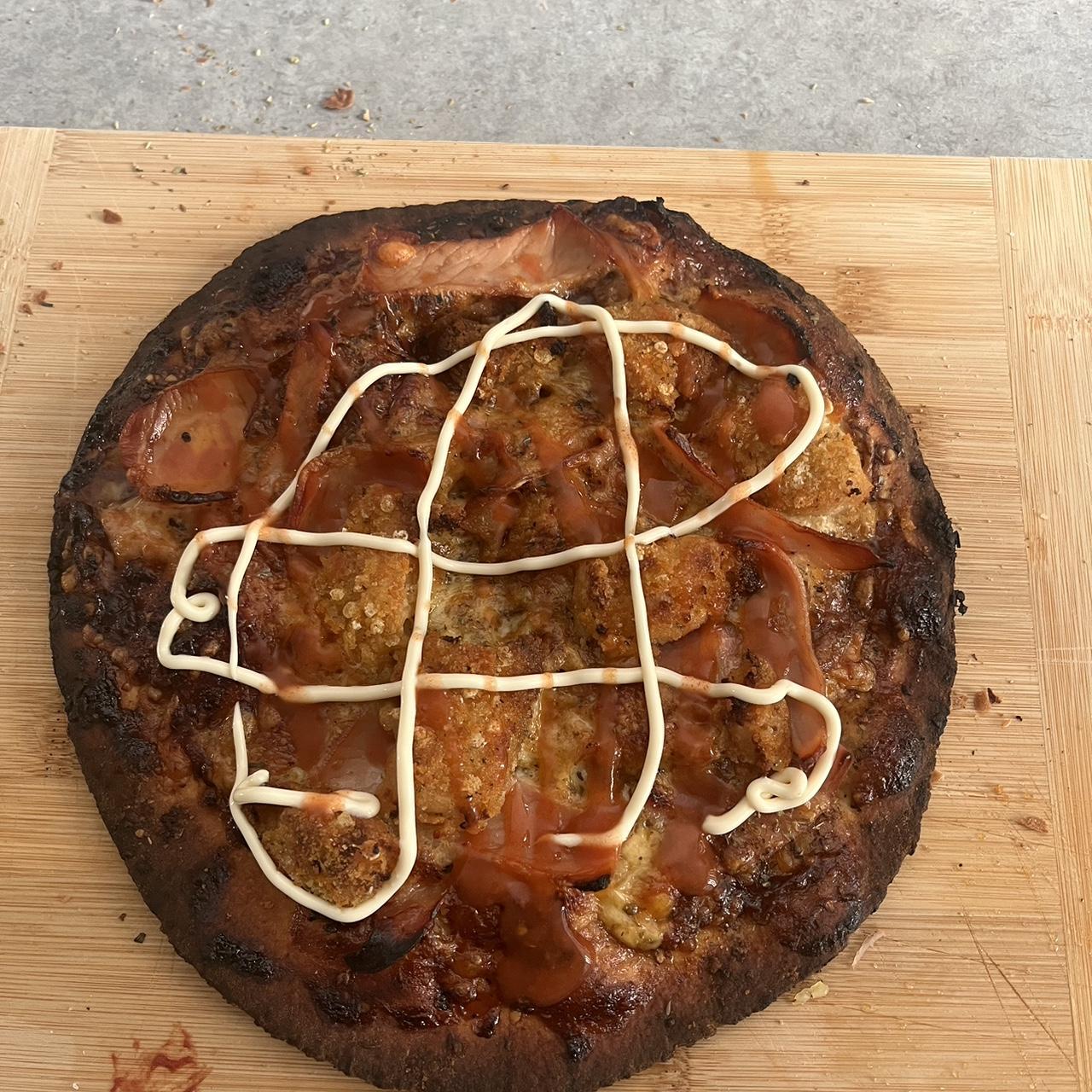 chicken tender pizza i made... comes wif hot sauce - Depop